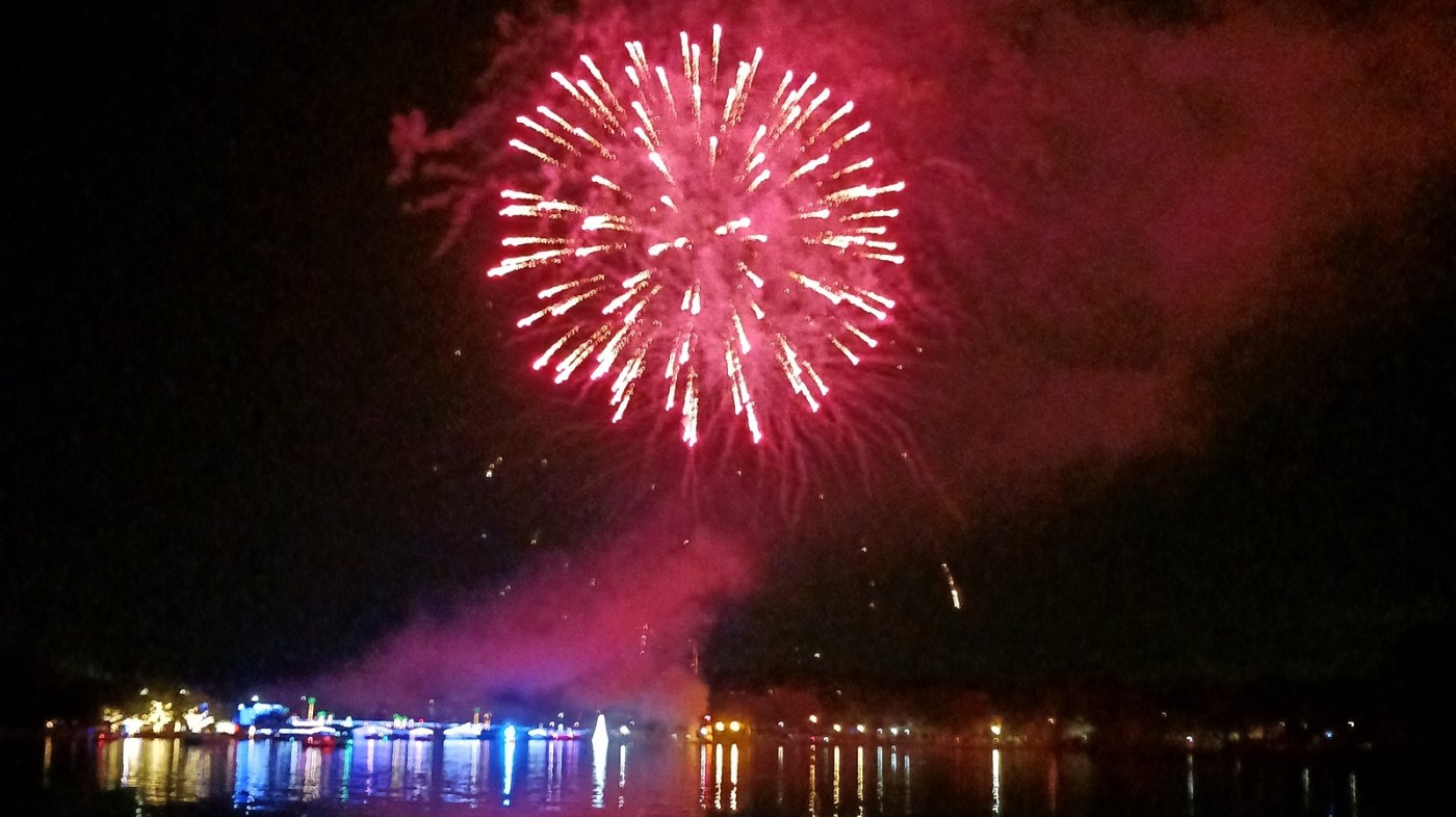 Light Up Mount Dora Fireworks Cruise | Rusty Anchor Boat Tours